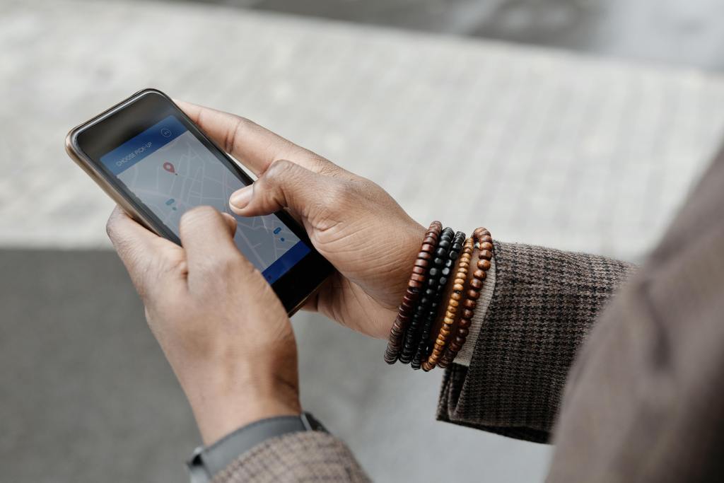 Real-time GPS Tracking App for Family Safety 2026 - iSharing